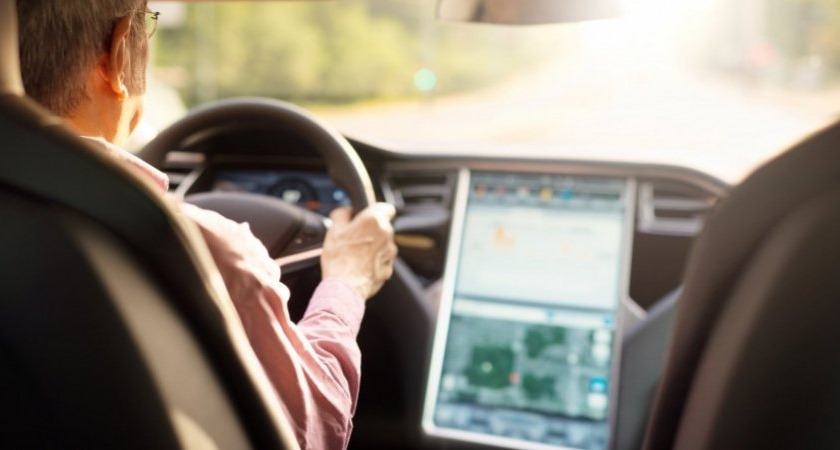 Survey Reveals Gender Perspectives on Car Buying & Driving